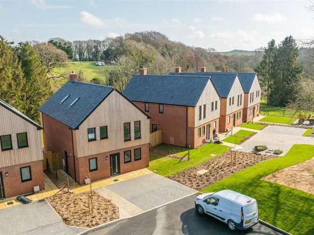 5 Bedroom Detached House