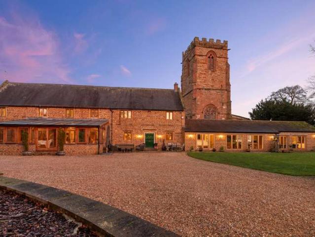 5 Bedroom Detached House