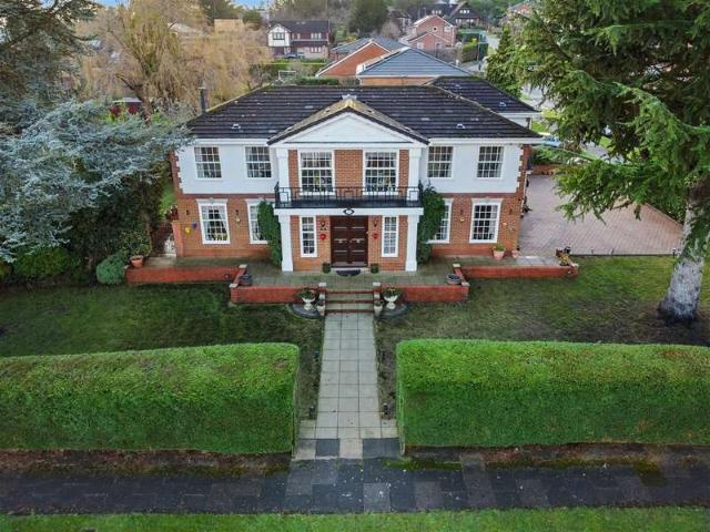 5 Bedroom Detached House