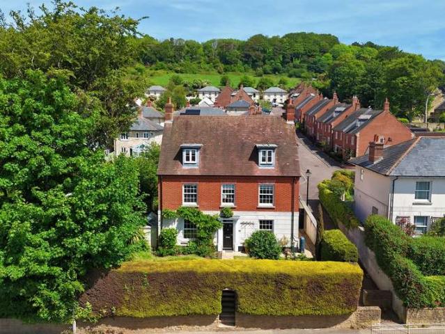 5 Bedroom Detached House