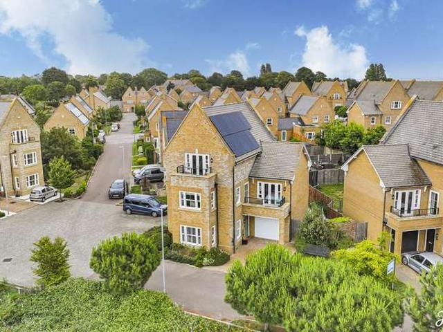 5 Bedroom Detached House
