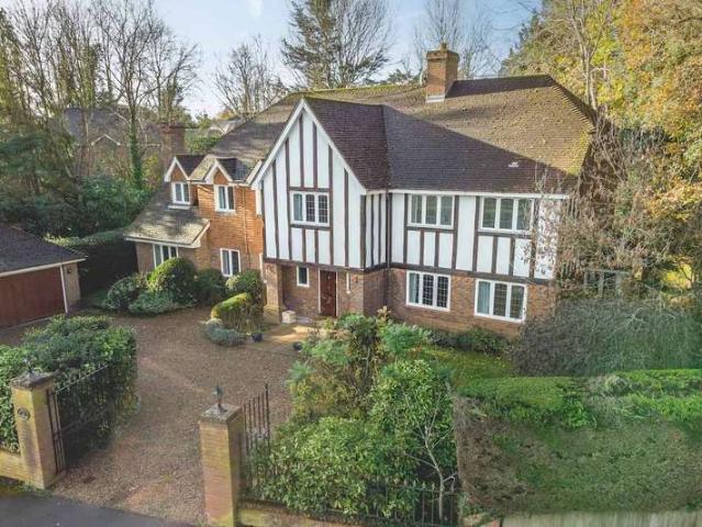 5 Bedroom Detached House
