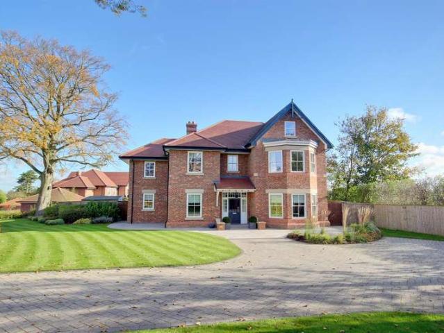 5 Bedroom Detached House