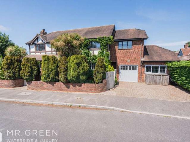 5 Bedroom Detached House