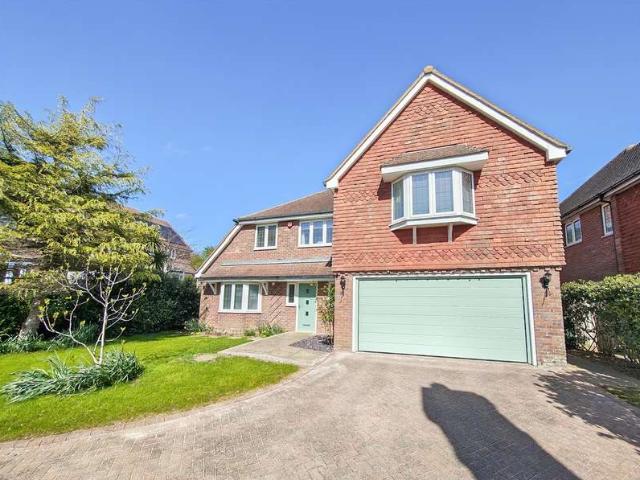 5 Bedroom Detached House