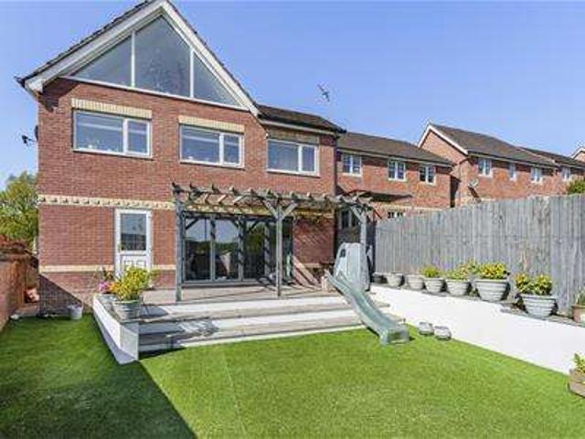 5 Bedroom Detached House