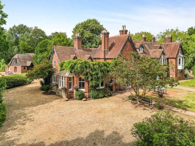 5 Bedroom Detached House