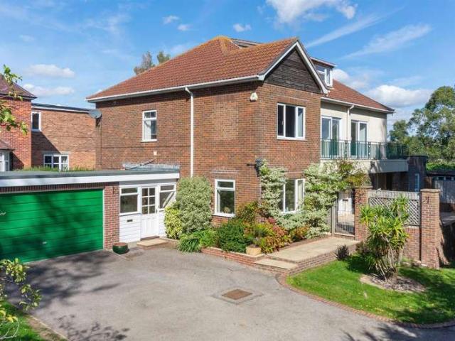 5 Bedroom Detached House