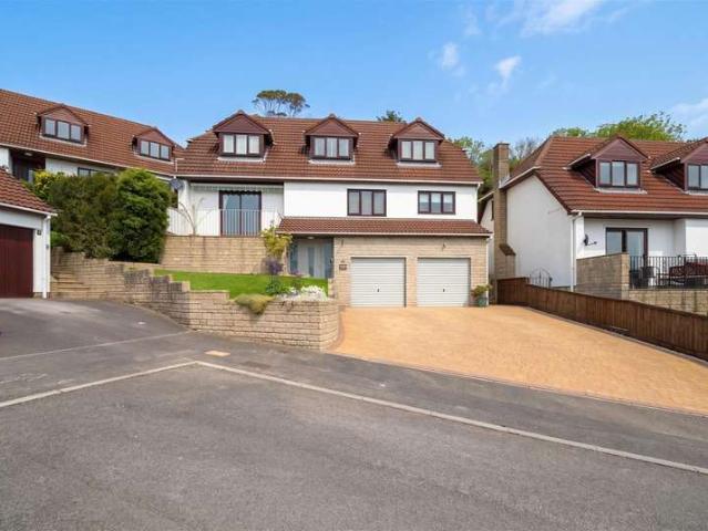 5 Bedroom Detached House