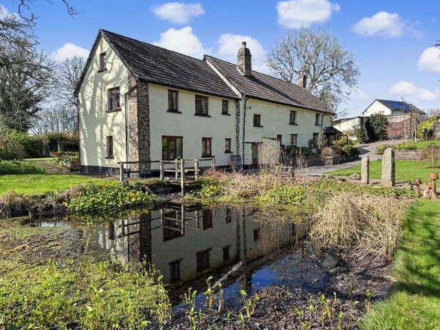 5 Bedroom Detached House