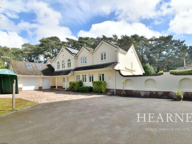 5 Bedroom Detached House