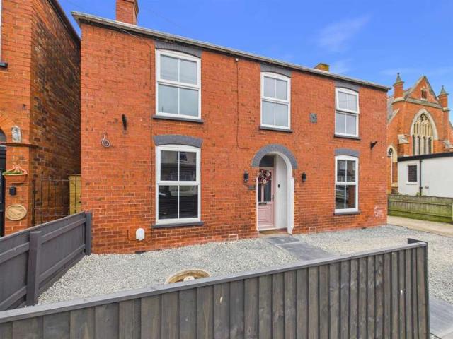 5 Bedroom Detached House