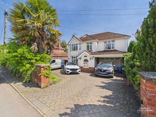 5 Bedroom Detached House