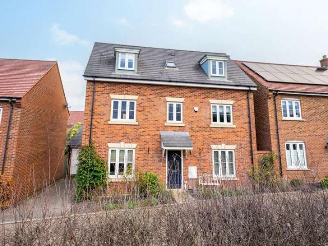 5 Bedroom Detached House