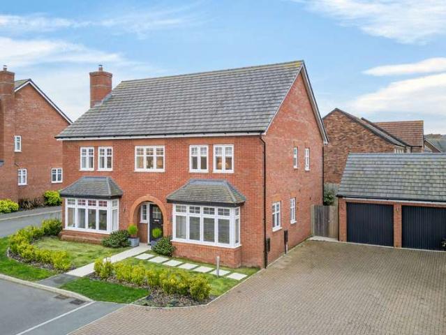 5 Bedroom Detached House