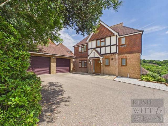 5 Bedroom Detached House
