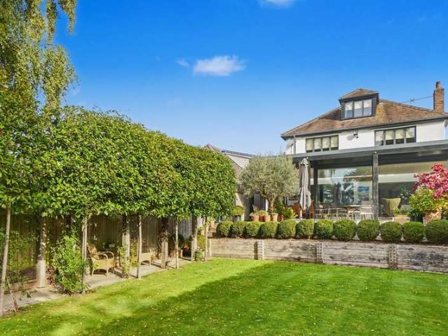 5 Bedroom Detached House