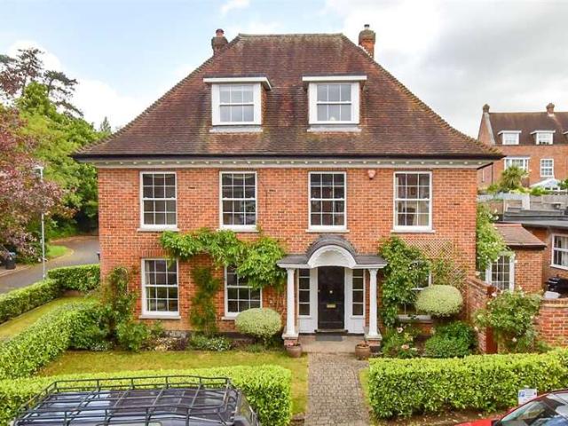5 Bedroom Detached House