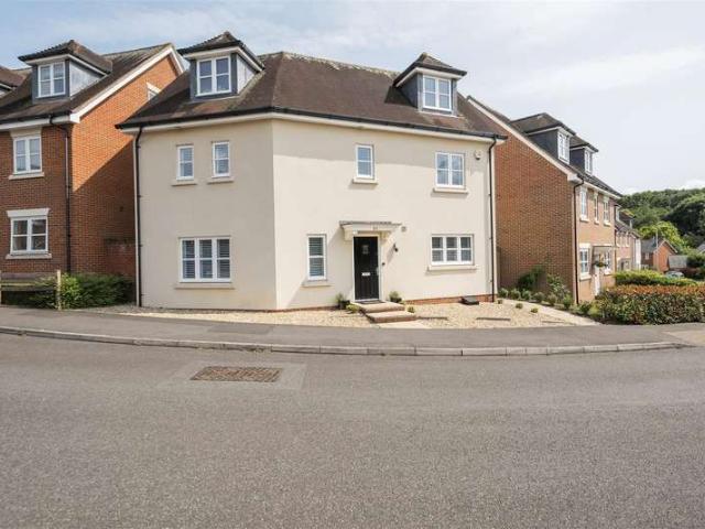 5 Bedroom Detached House