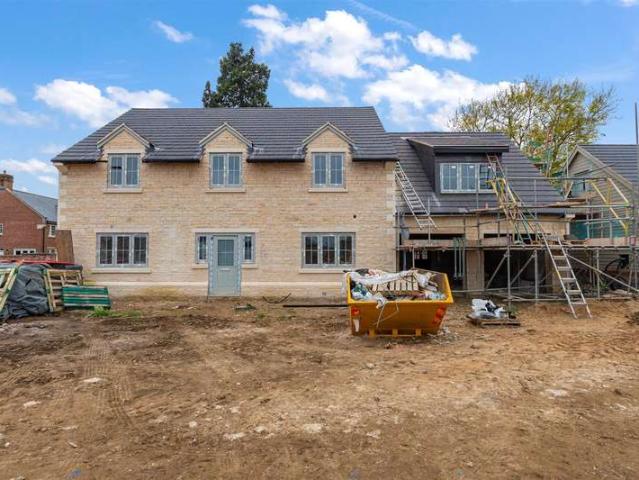 5 Bedroom Detached House