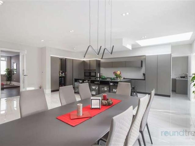 5 Bedroom Detached House