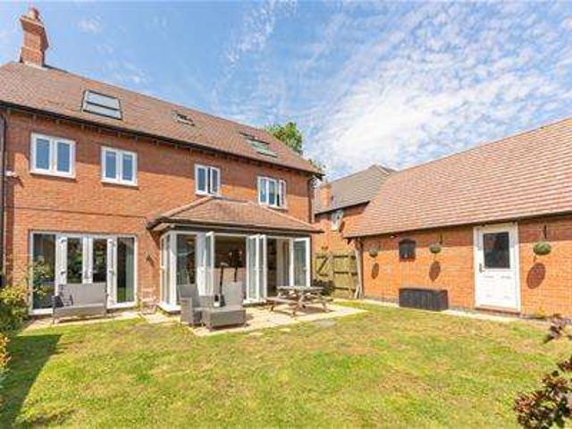 5 Bedroom Detached House