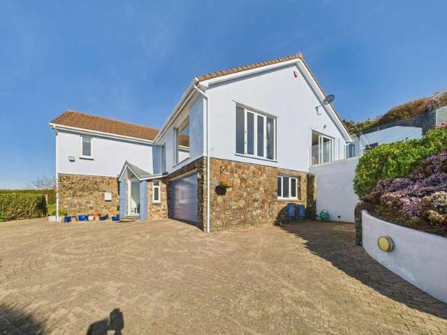 5 Bedroom Detached House