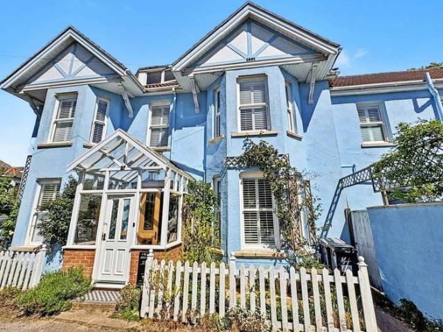 5 Bedroom Detached House