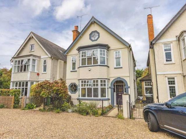 5 Bedroom Detached House