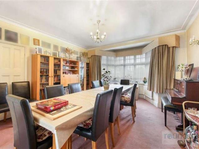 5 Bedroom Detached House
