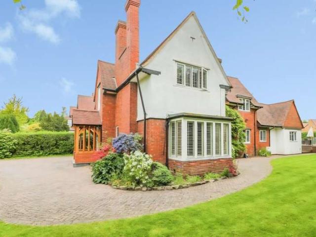 5 Bedroom Detached House