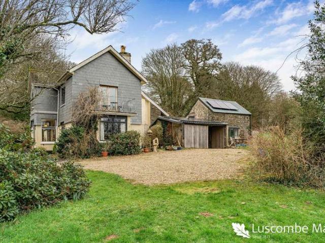 5 Bedroom Detached House
