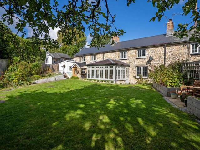 5 Bedroom Detached House