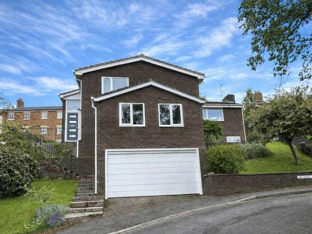 5 Bedroom Detached House