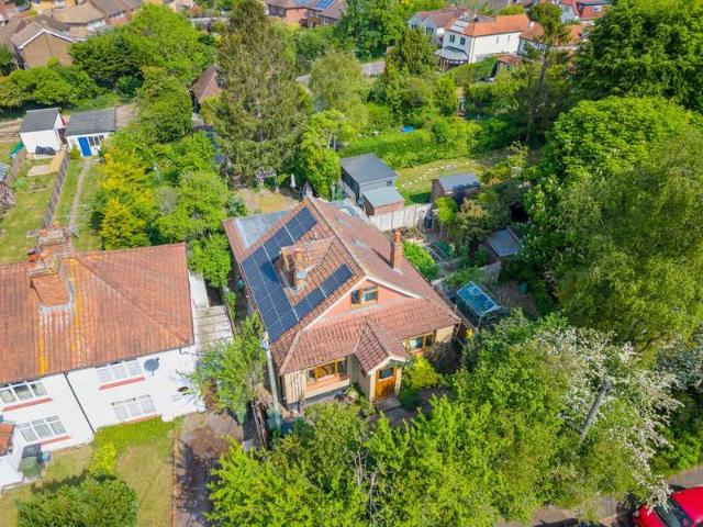 5 Bedroom Detached House
