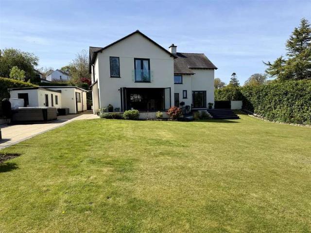 5 Bedroom Detached House