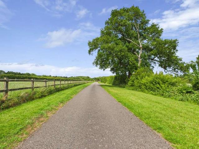 5 Bedroom Detached House