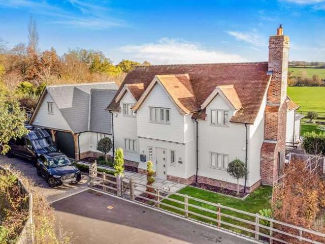 5 Bedroom Detached House