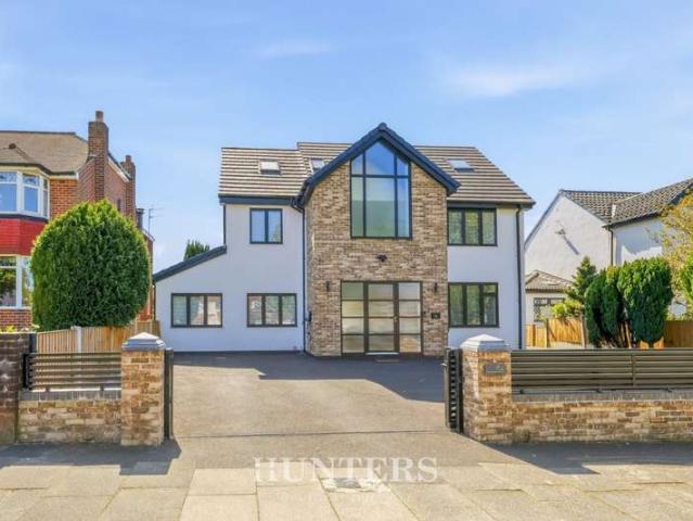 5 Bedroom Detached House