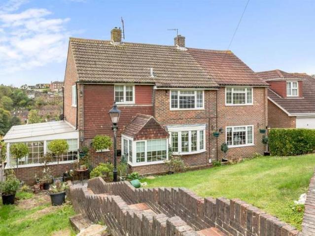 5 Bedroom Detached House