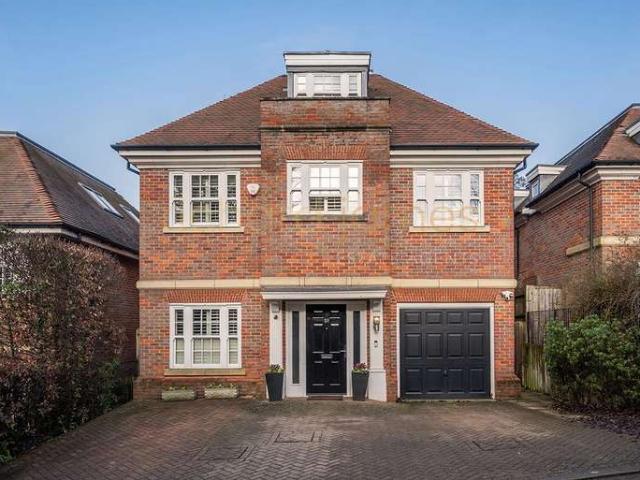 5 Bedroom Detached House