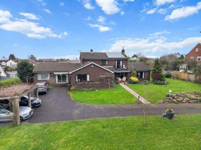 5 Bedroom Detached House