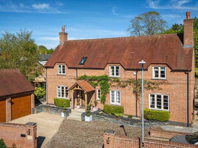5 Bedroom Detached House