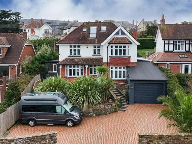 5 Bedroom Detached House