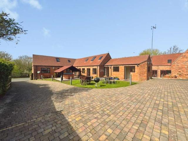 5 Bedroom Detached House