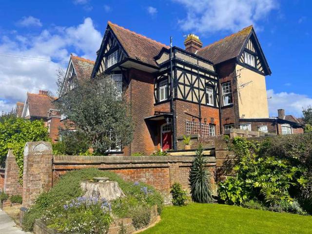 5 Bedroom Detached House