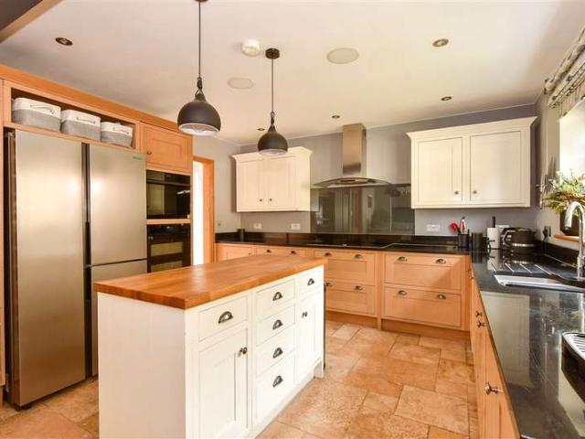 5 Bedroom Detached House