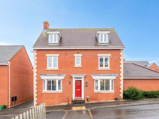 5 Bedroom Detached House