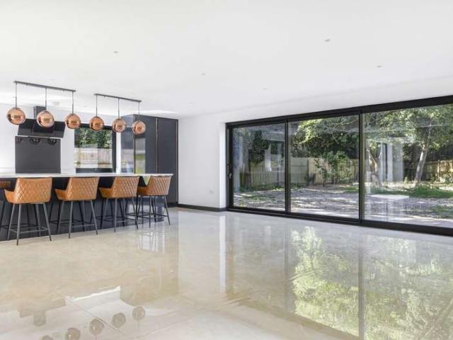 5 Bedroom Detached House