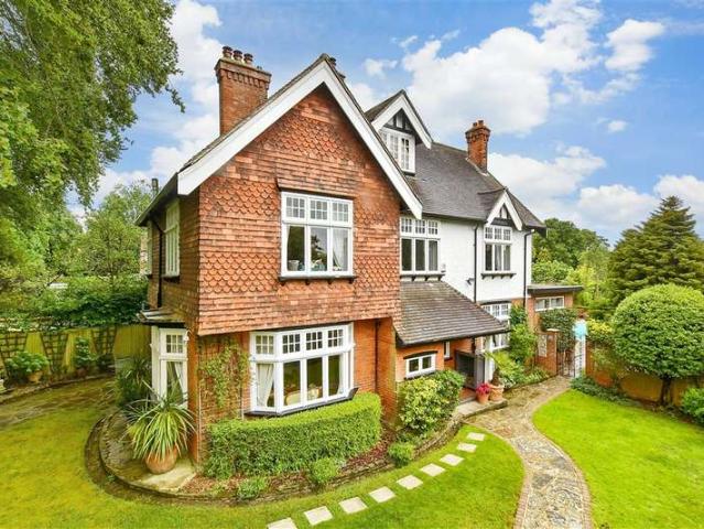 5 Bedroom Detached House